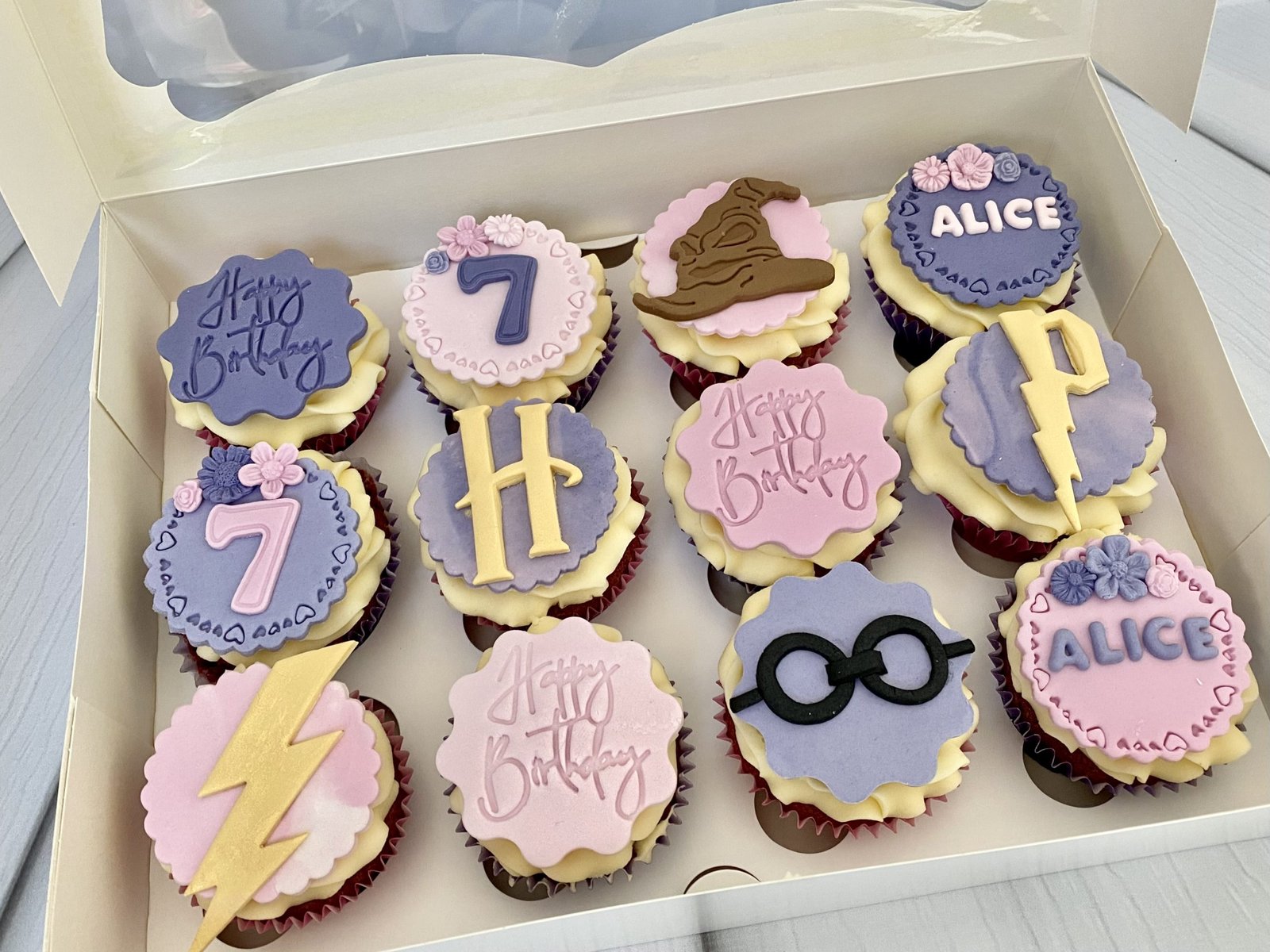 Themed cupcakes x 12 - Say what you'd like! - Caketu.com